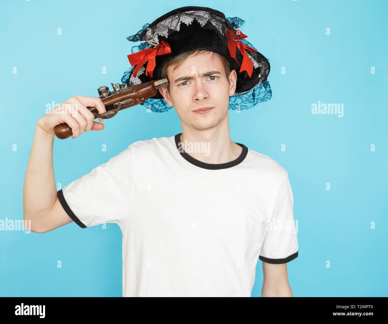 Man smile gun to head hi-res stock photography and images - Alamy