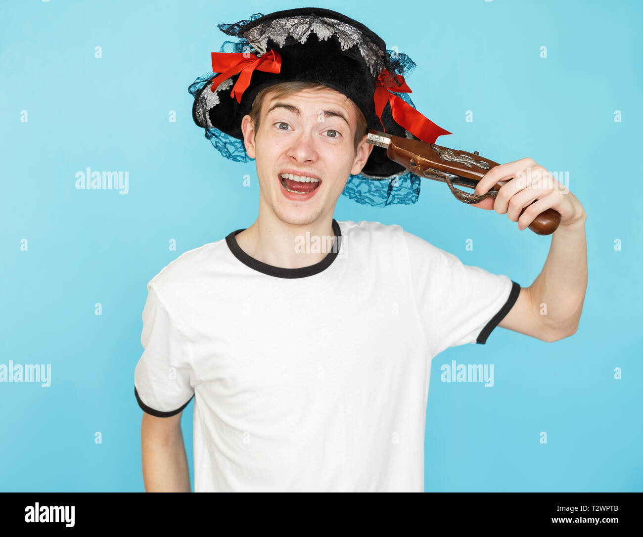 Man smile gun to head hi-res stock photography and images - Alamy