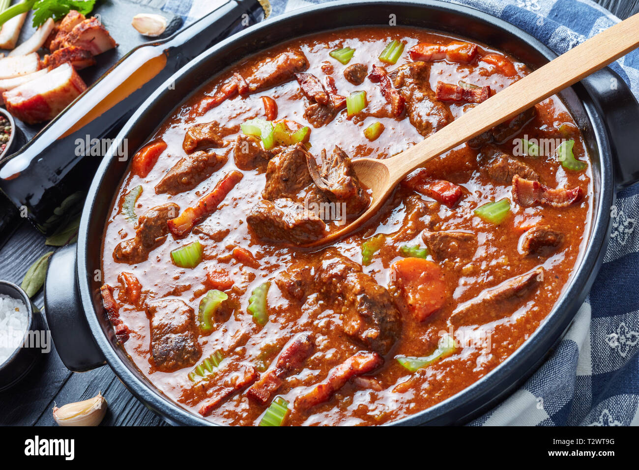 Beef beer stew hi-res stock photography and images - Alamy
