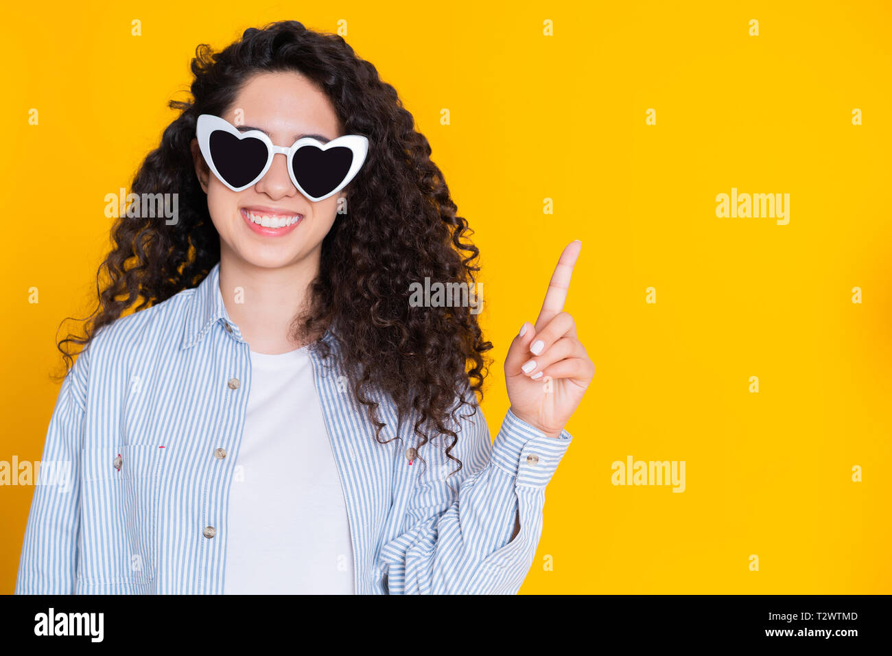 Smiling happy student girl showing eureka gesture. Portrait of young ...