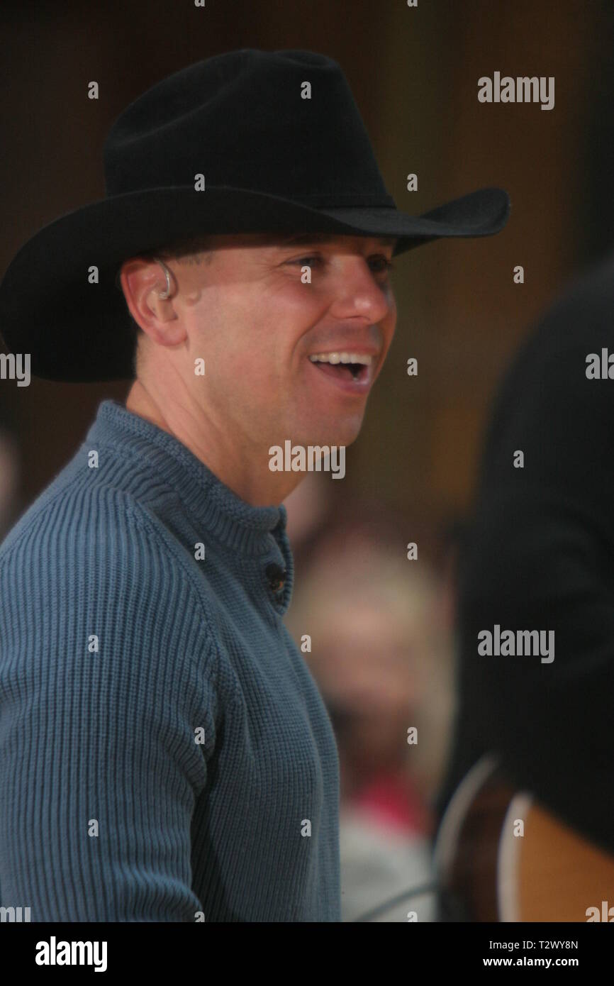 Kenny chesney concert hi-res stock photography and images - Alamy