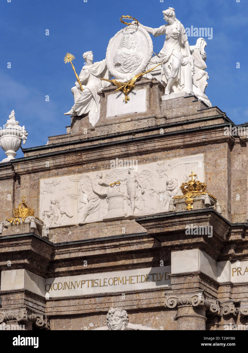 Triumphal gate hi-res stock photography and images - Alamy