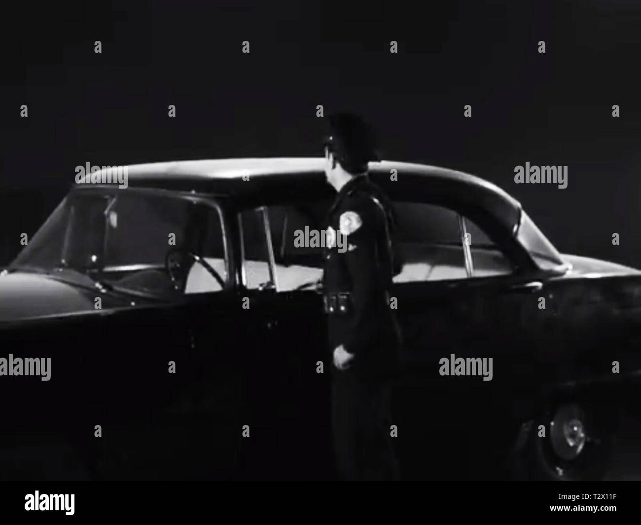 cops searching in an old black and white films (plan 9 from outer space ...