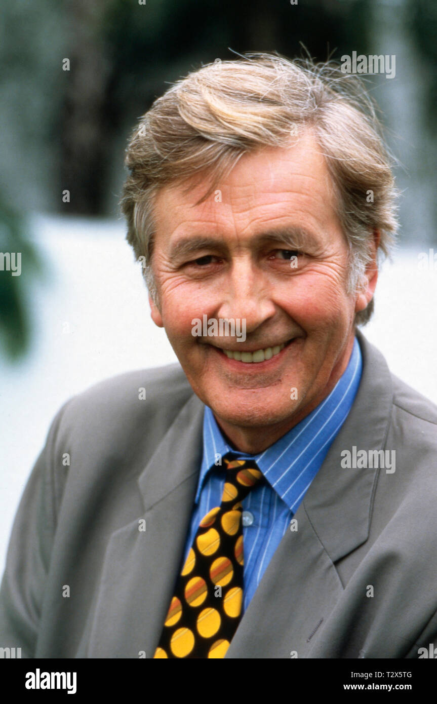 Der Schauspieler Johannes Grossmann posiert für ein Foto 1993. The ...