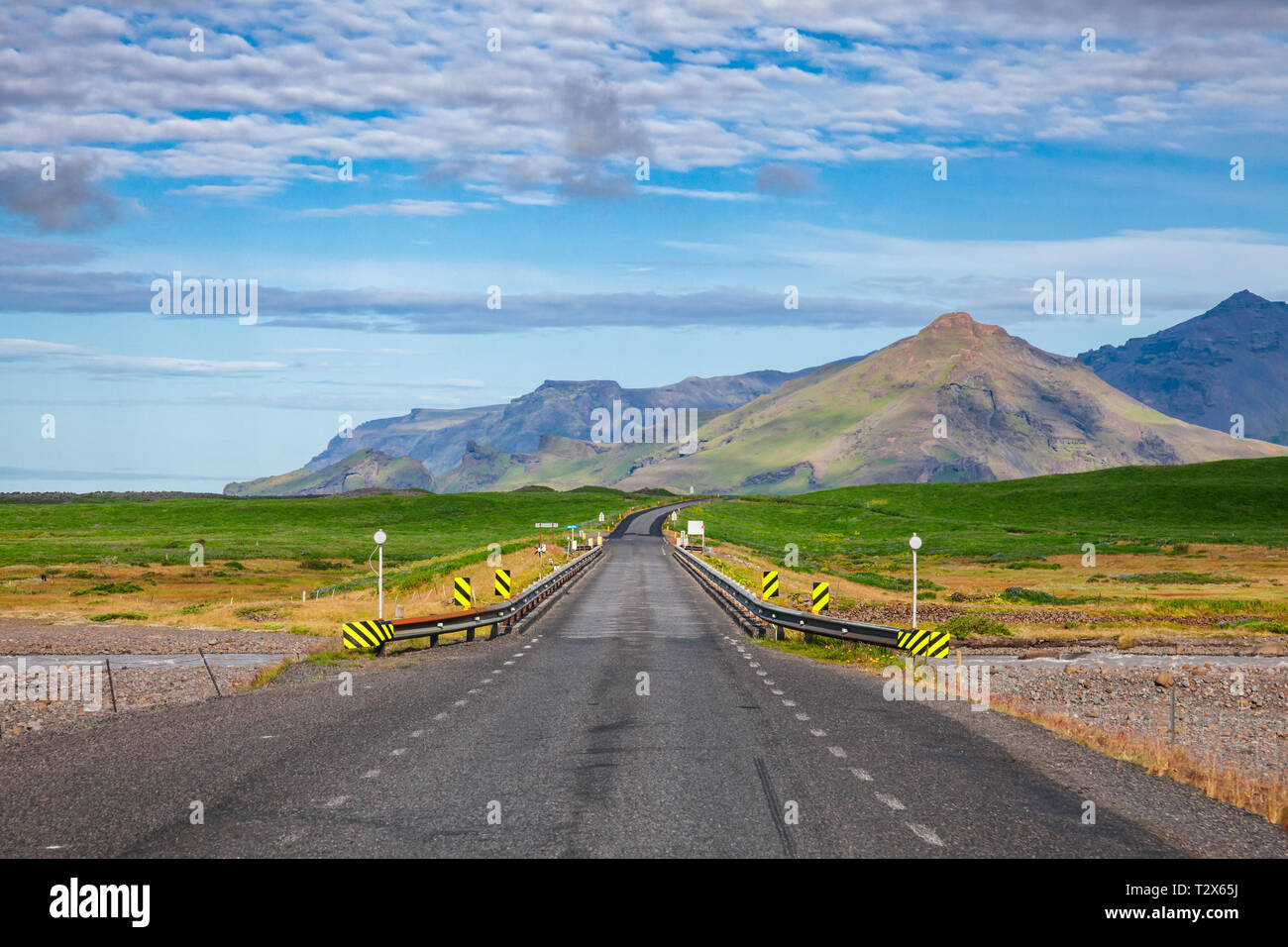 One way bridge hi-res stock photography and images - Alamy