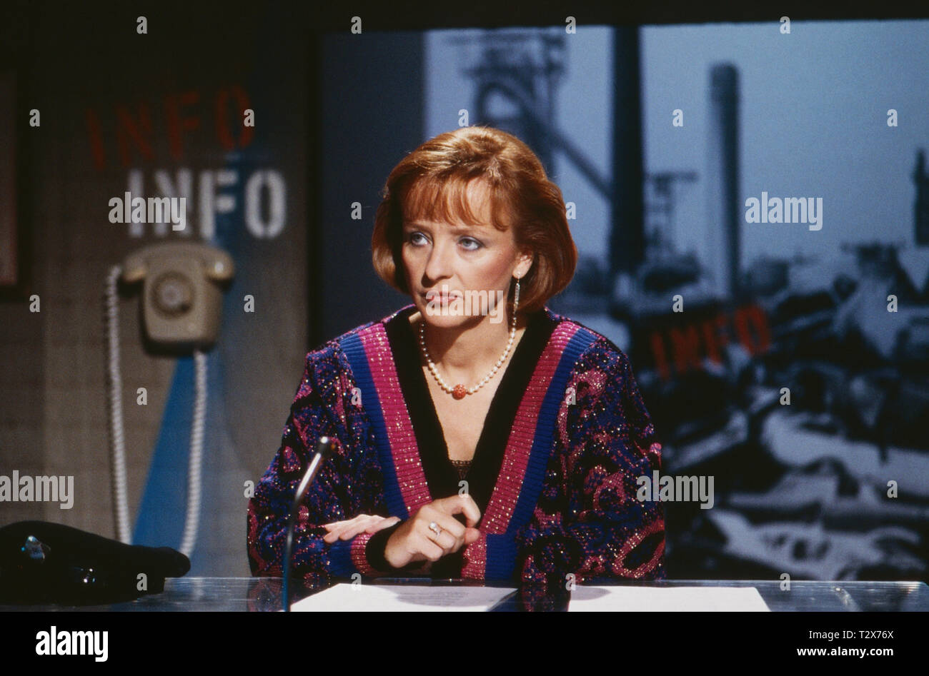 Karin Emde, deutsche Moderatorin, Deutschland ca. 1991 Stock Photo - Alamy