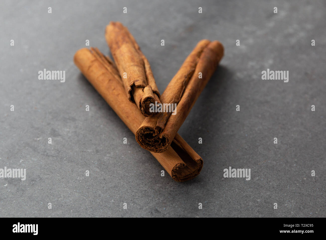 cinnamon sticks on gray background Stock Photo - Alamy