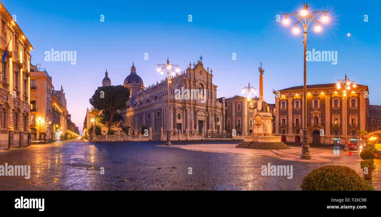 Panoramic aerial view of Piazza Duomo in Catania with the Cathedral of ...
