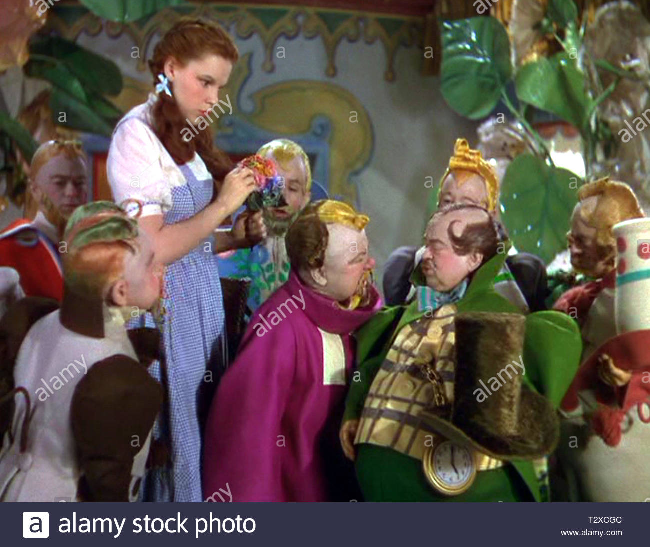 The Wizard Of Oz 1939 Munchkins Stock Photos & The Wizard Of Oz 1939 ...