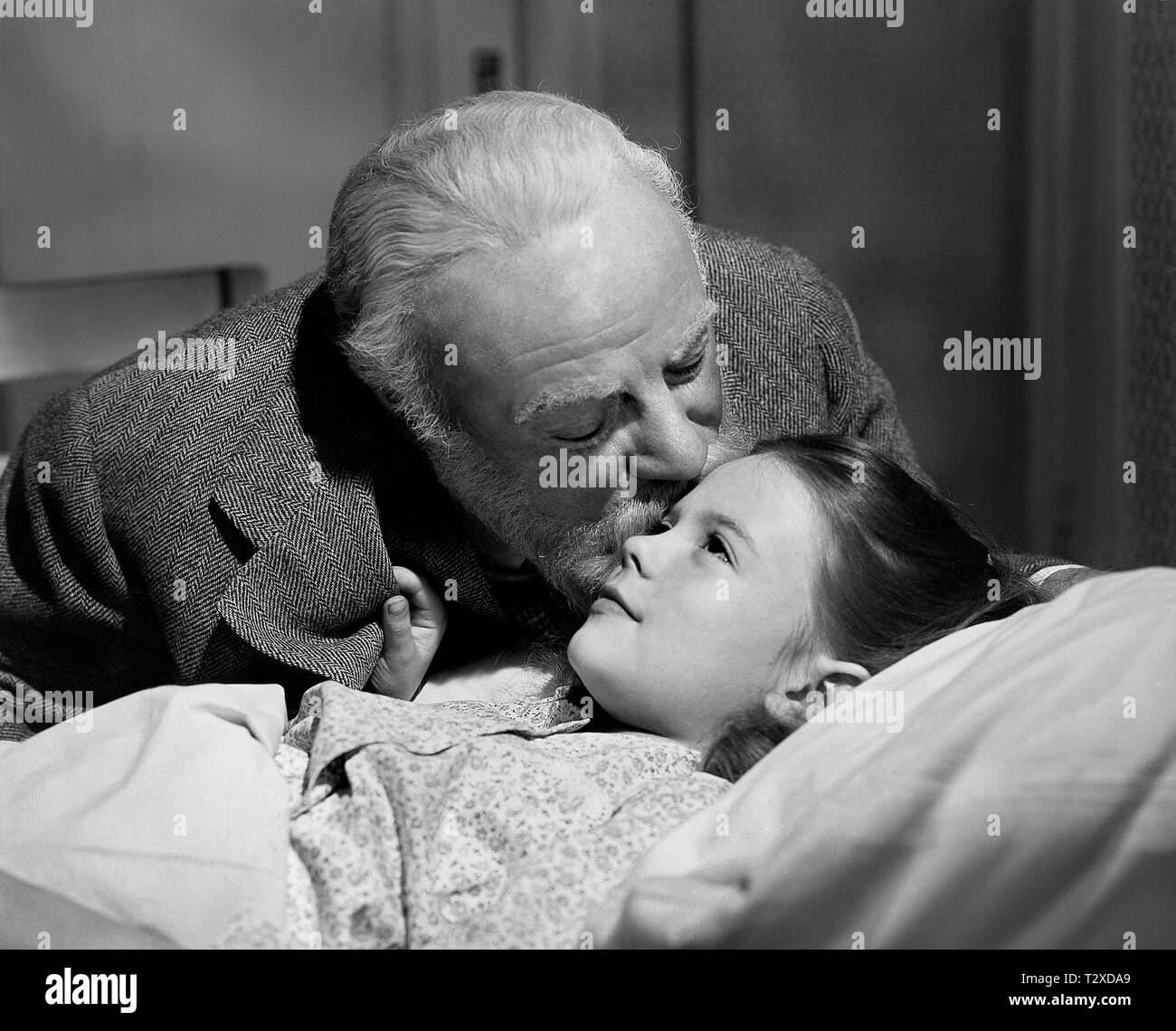 EDMUND GWENN, NATALIE WOOD, MIRACLE ON 34TH STREET, 1947 Stock Photo ...