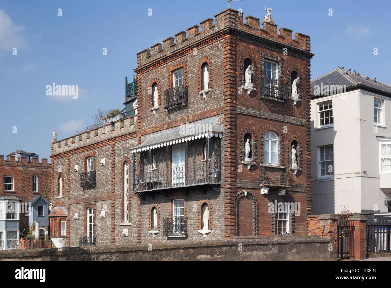The Victorian Folly Bridge Toll House on Folly Bridge over the Thames ...
