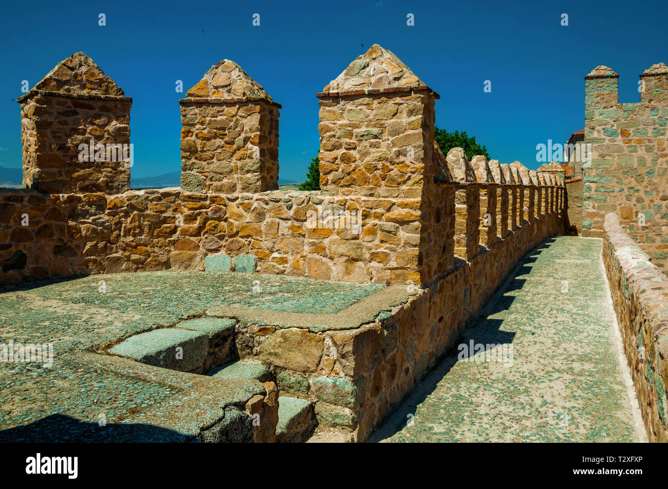 Gothic parapet hi-res stock photography and images - Alamy