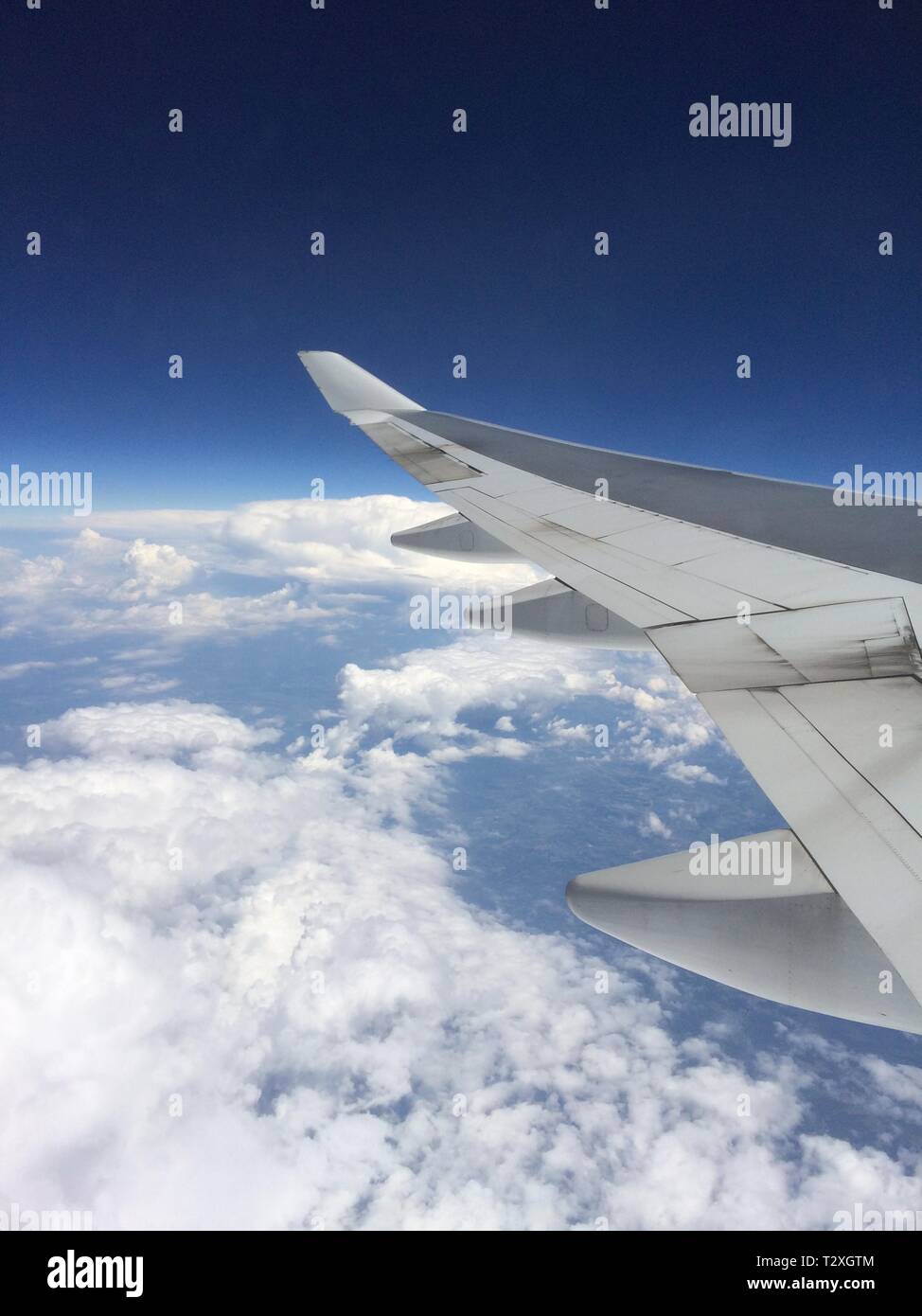 The Ultimate wing shot of Boeing 747 Stock Photo - Alamy
