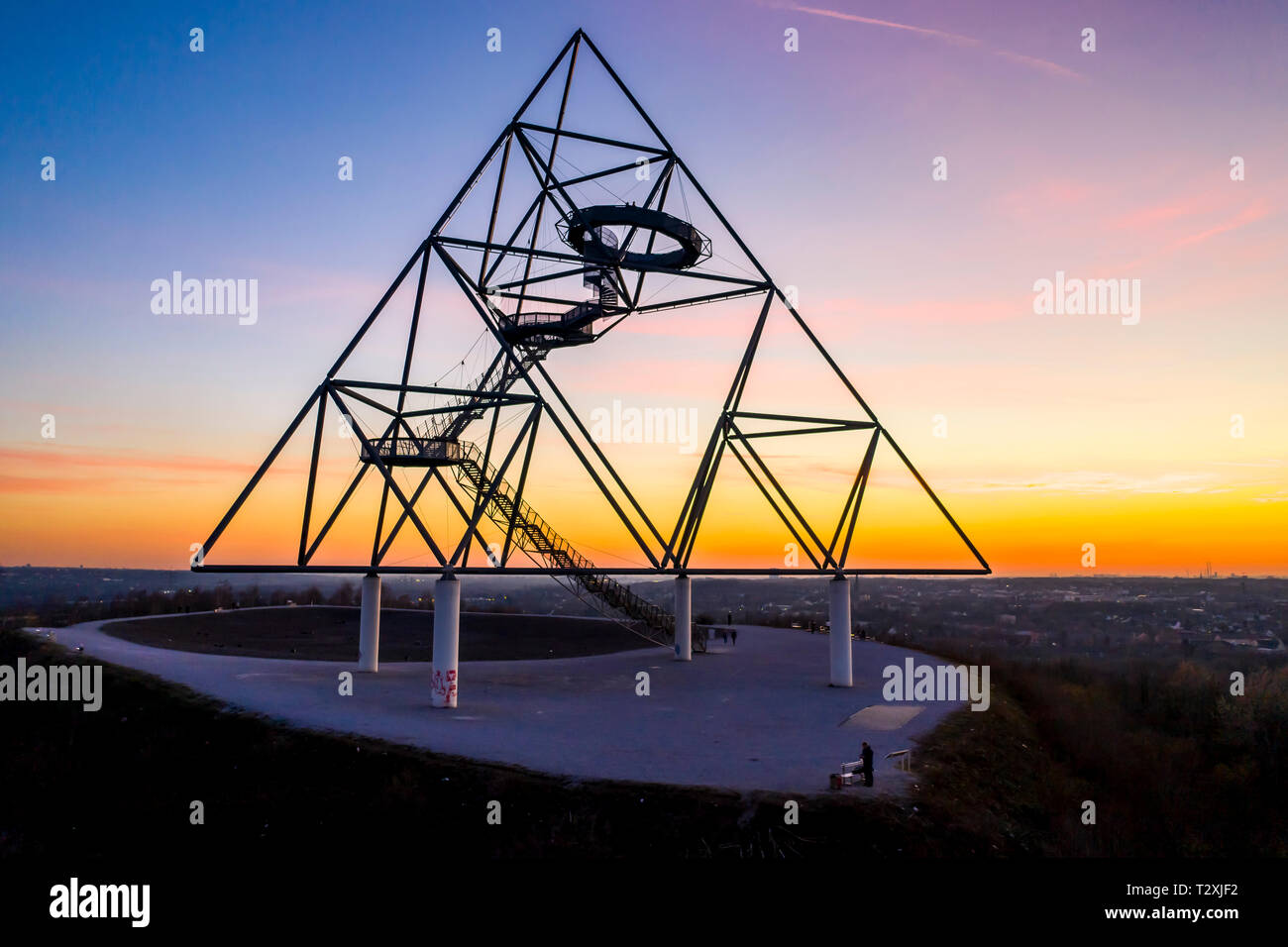 The tetrahedron on the dump at Beckstra§e in Bottrop, walk-in landmarks ...