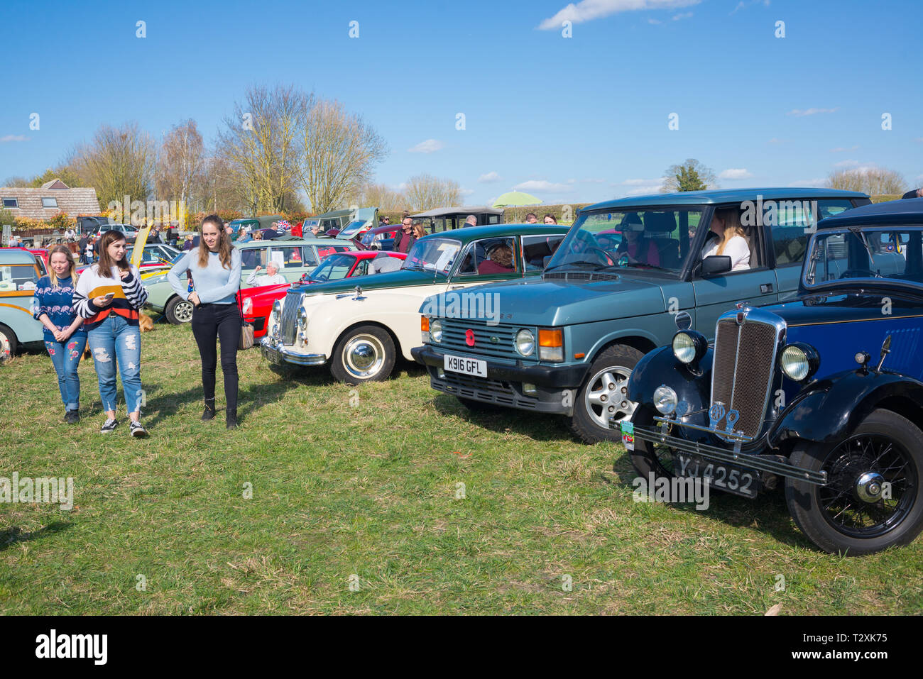 Car show models hi-res stock photography and images - Alamy
