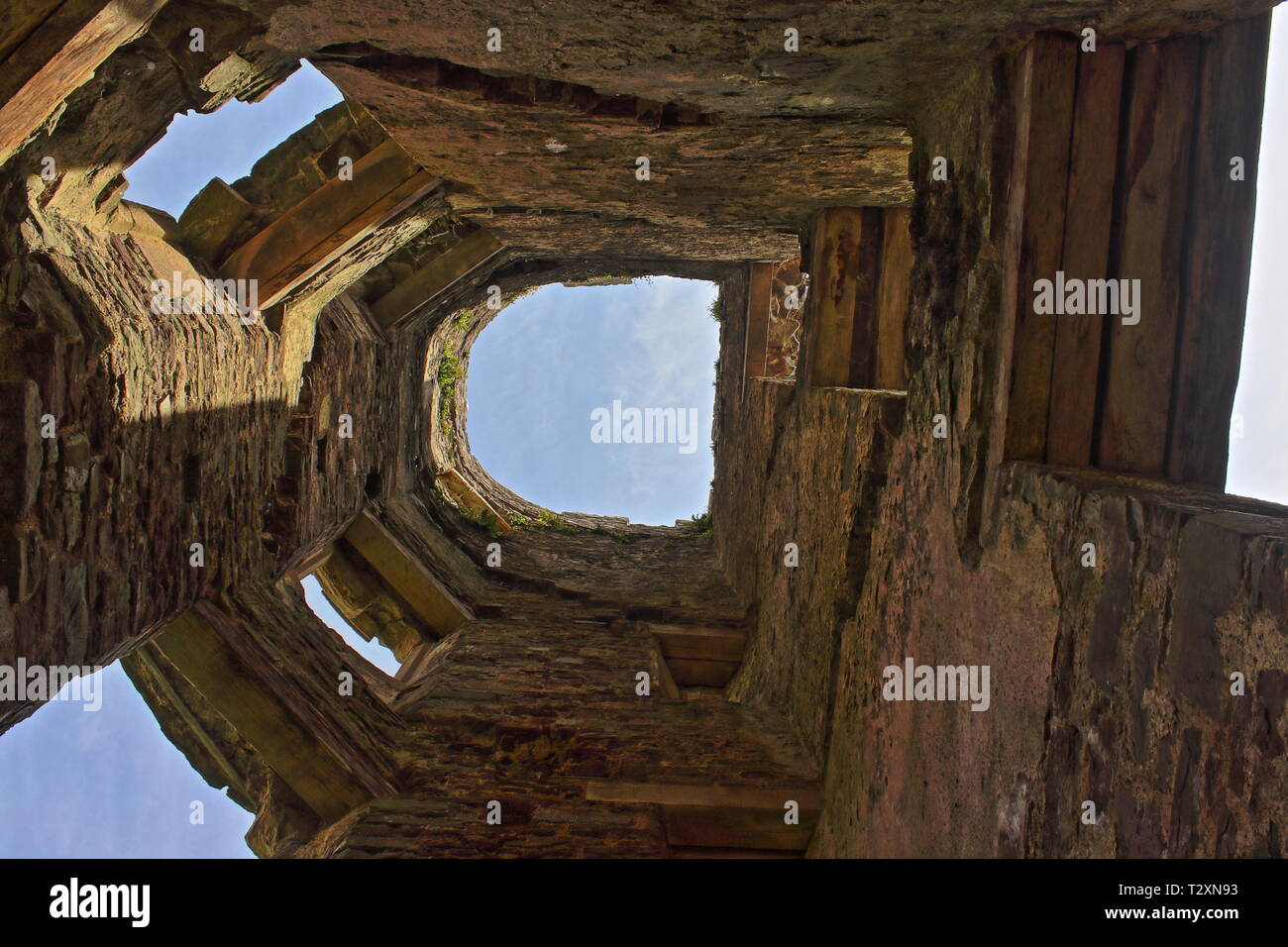 Castle tower ruins looking up Stock Photo - Alamy