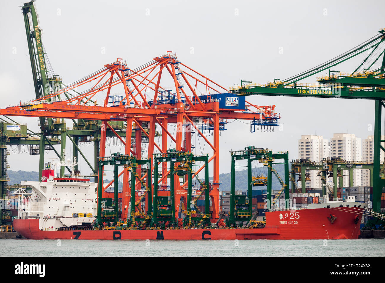 Containers port brazil hi-res stock photography and images - Alamy