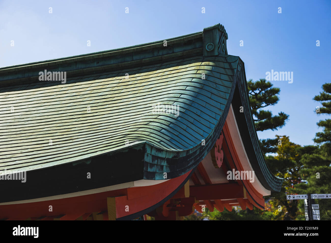 Japanese shrine roof hi-res stock photography and images - Alamy