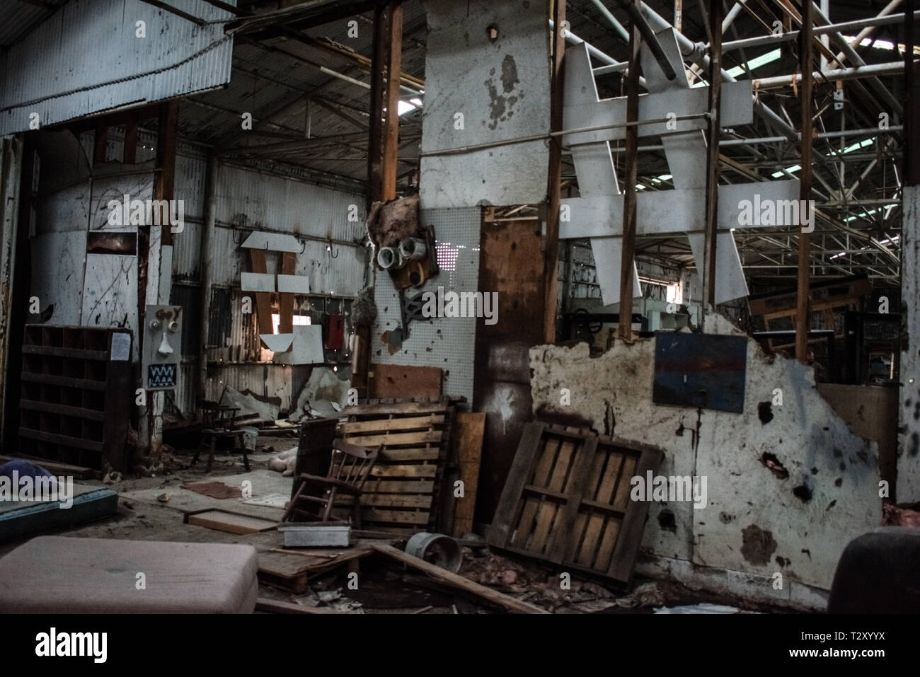 Deconstructed building hi-res stock photography and images - Alamy