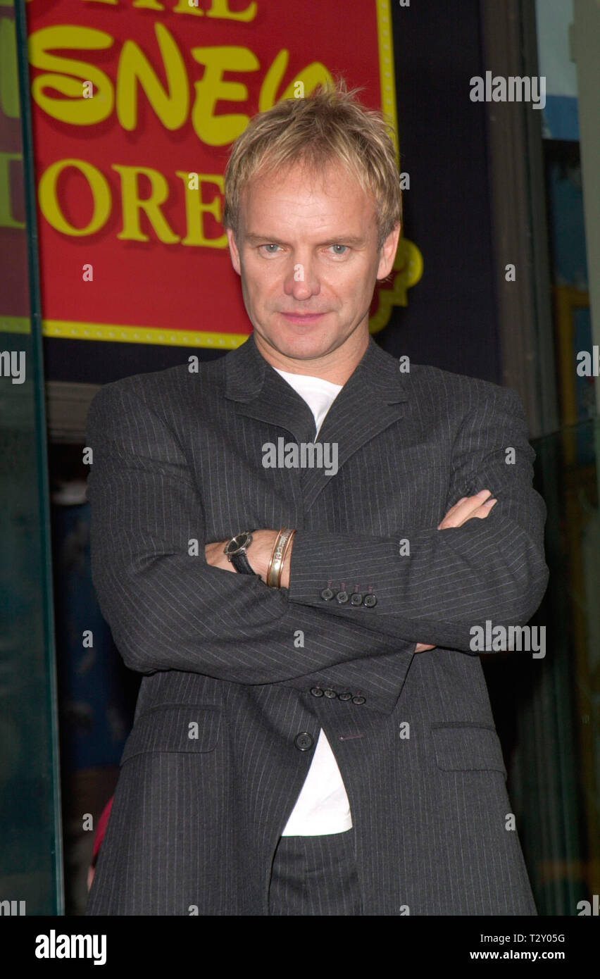 LOS ANGELES, CA. December 08, 2000: Pop star STING on Hollywood ...