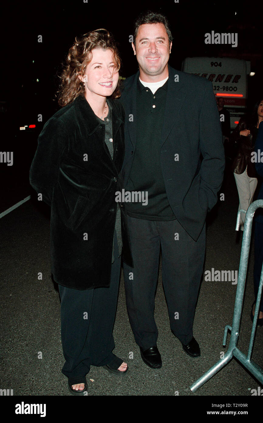 NEW YORK, NY. September 28, 2000: Singers AMY GRANT & VINCE GILL at ...