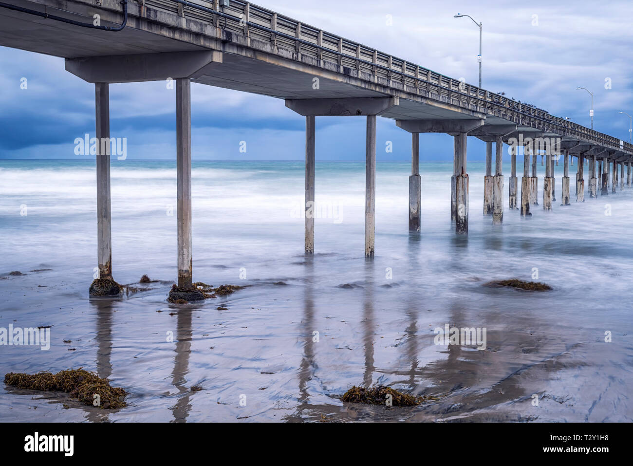 Ocean with pier hi-res stock photography and images - Alamy