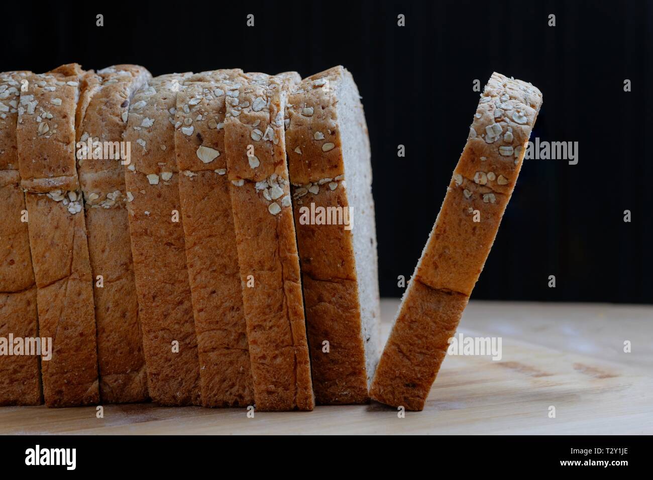 Side view of sliced whole wheat bread in a row Stock Photo - Alamy