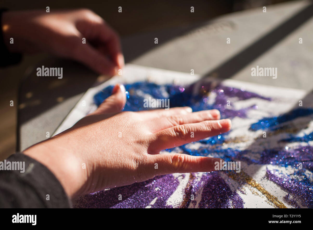 Children creating art hi-res stock photography and images - Alamy