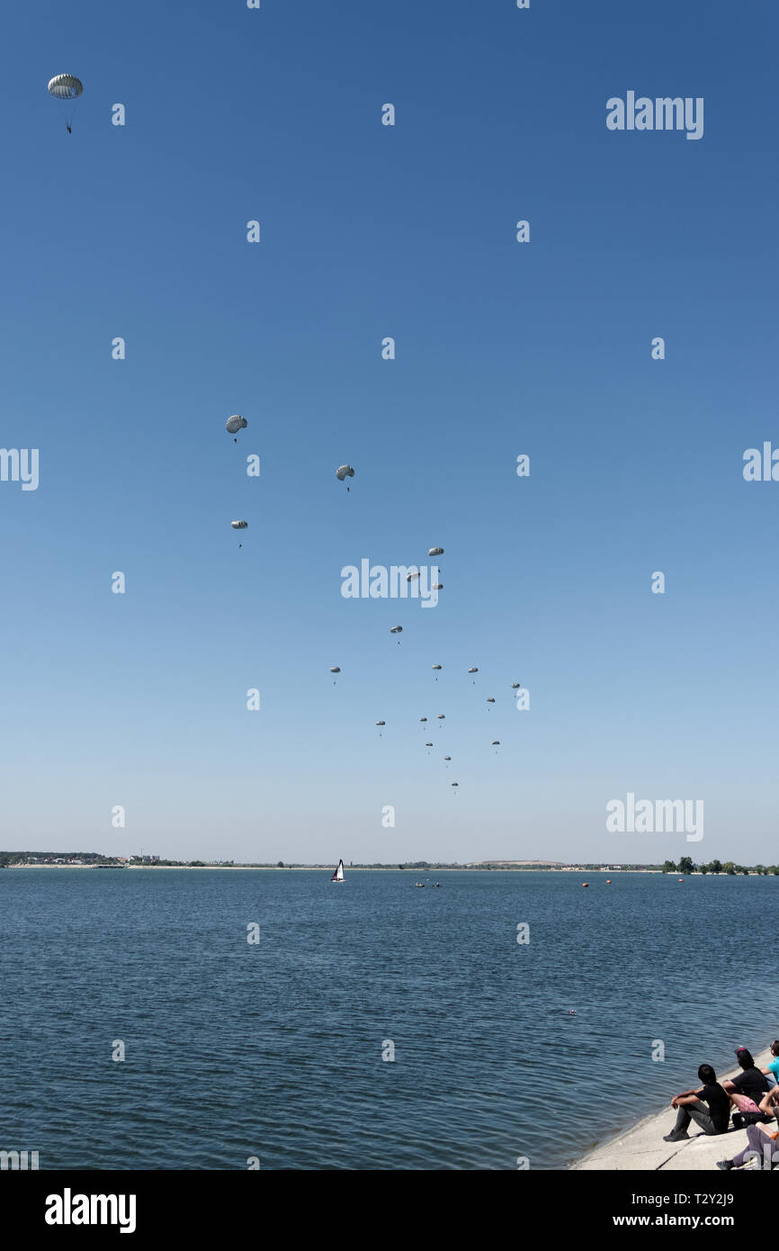 Drop sail hi-res stock photography and images - Alamy