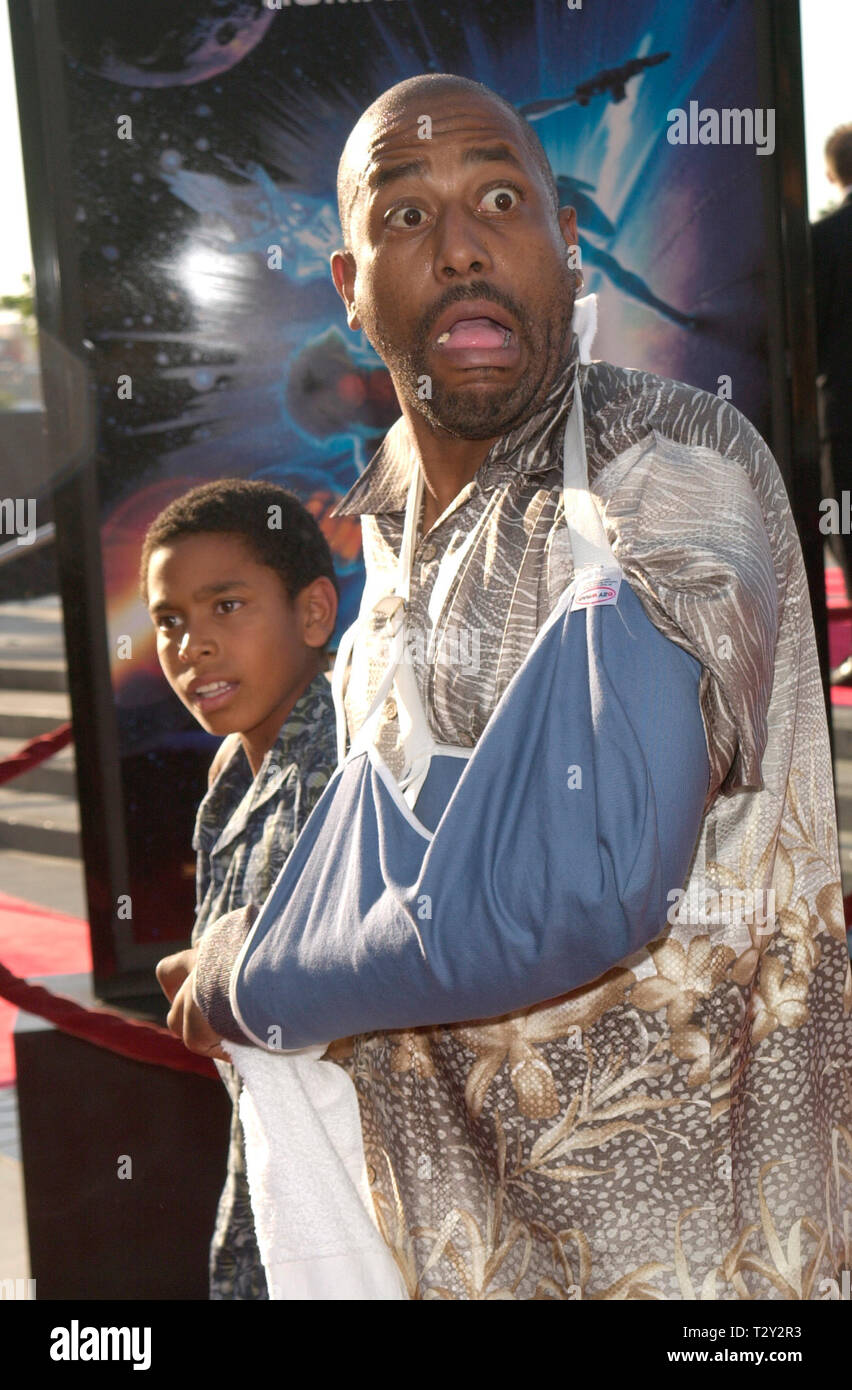 LOS ANGELES, CA. June 13, 2000: Singer TON LOC at the world premiere ...