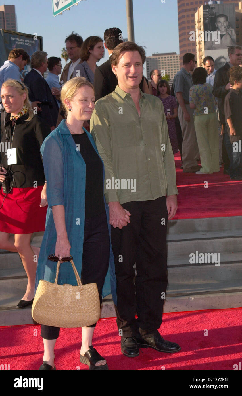 LOS ANGELES, CA. June 13, 2000: Actor BILL PULLMAN & wife at the world ...