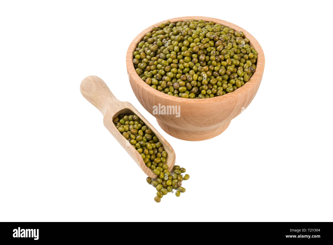 Mung or Mungo bean in wooden bowl and scoop isolated on white ...