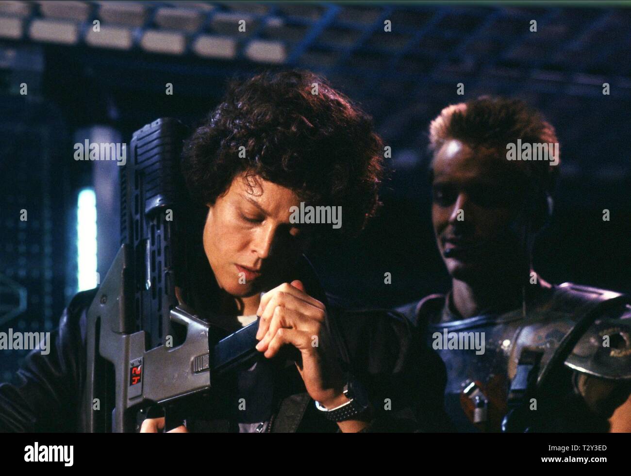 SIGOURNEY WEAVER, MICHAEL BIEHN, ALIENS, 1986 Stock Photo - Alamy