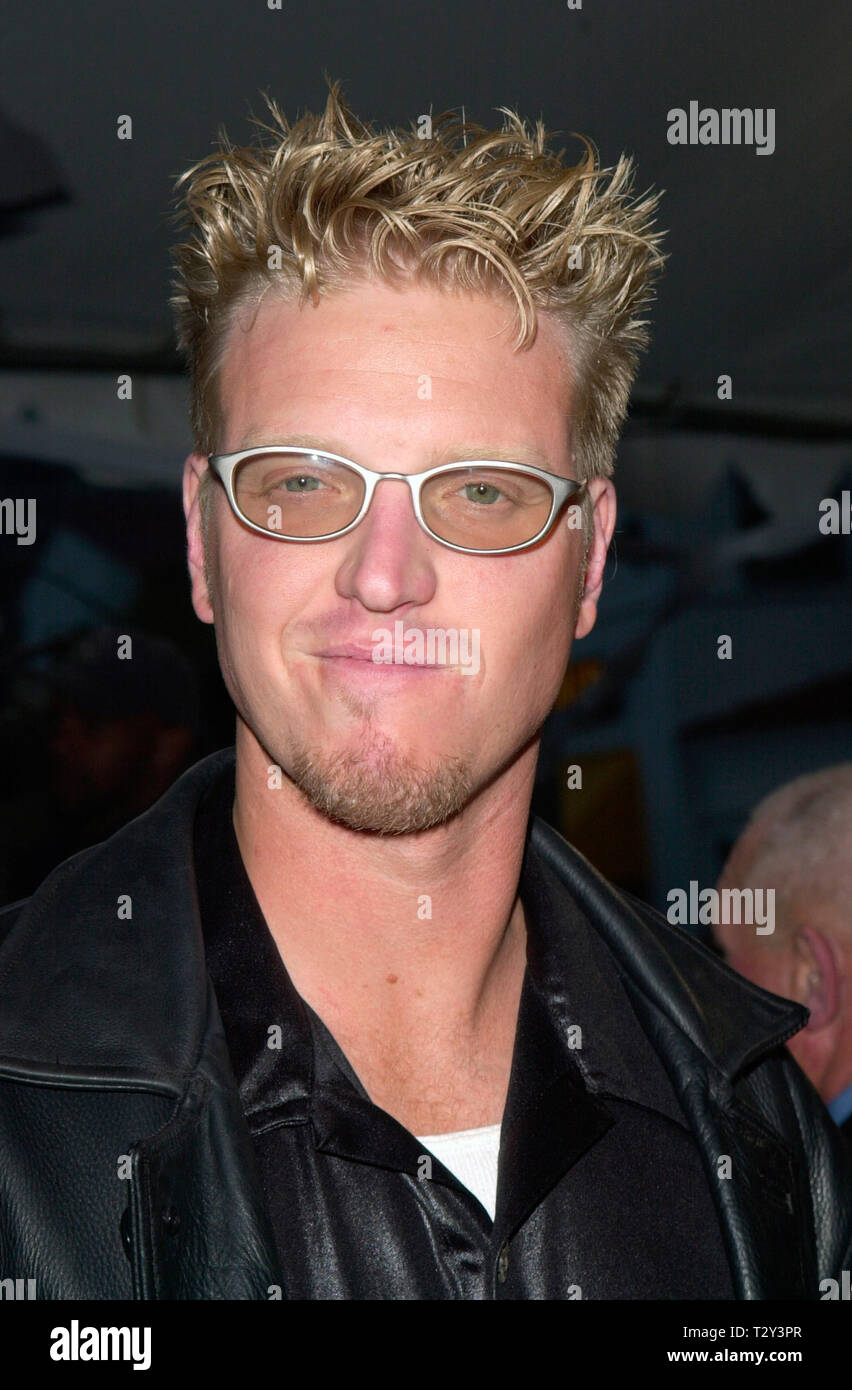 LOS ANGELES, CA. April 17, 2000: Actor JAKE BUSEY at the world premiere ...