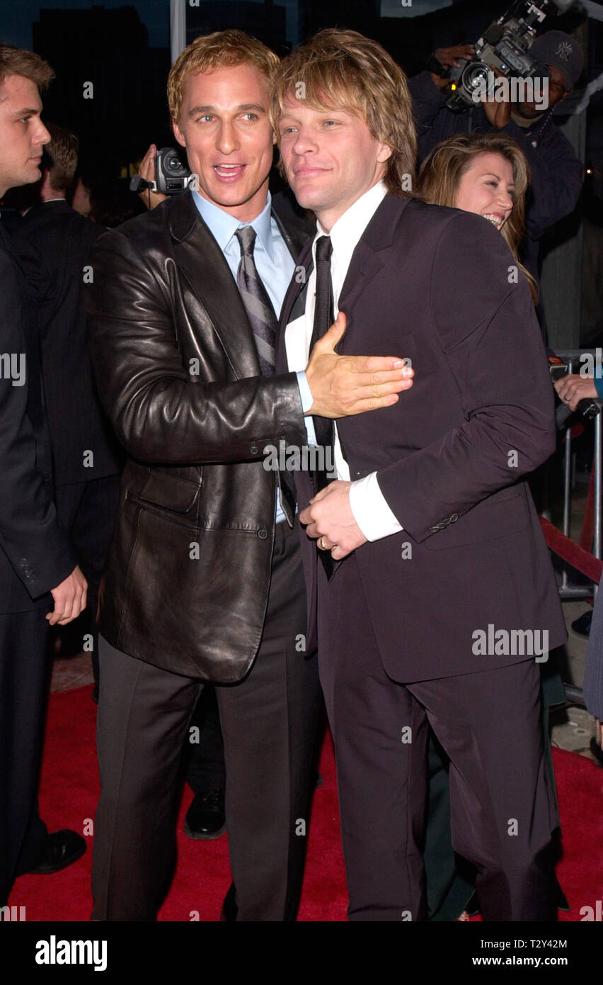 LOS ANGELES, CA. April 17, 2000: Rock star/actor JON BON JOVI (right ...