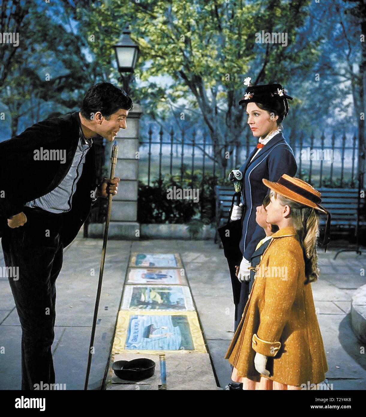 MARY POPPINS, DICK VAN DYKE, KAREN DOTRICE, MATTHEW GARBER , JULIE ...
