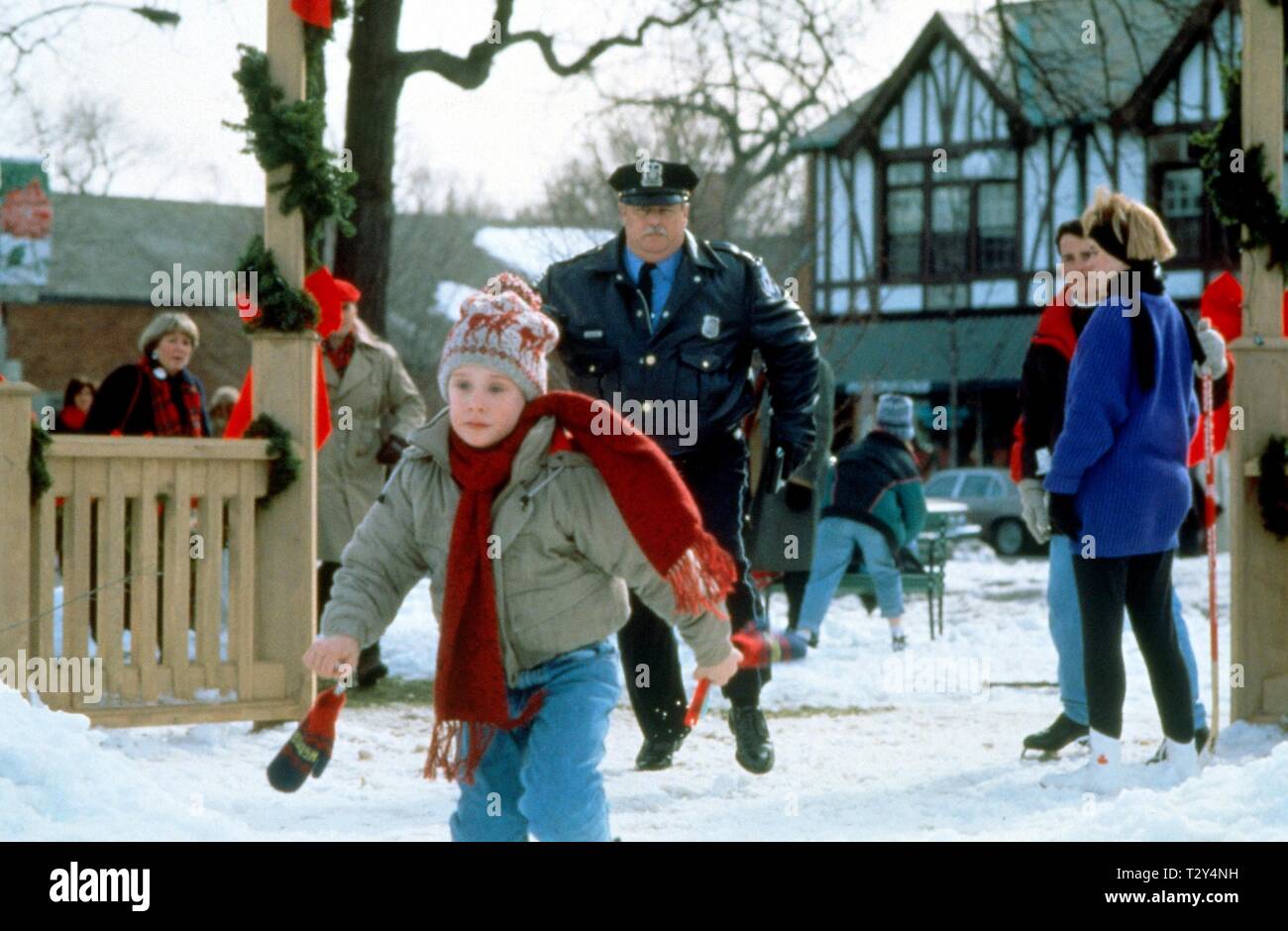Home Alone Movie Culkin High Resolution Stock Photography and Images ...