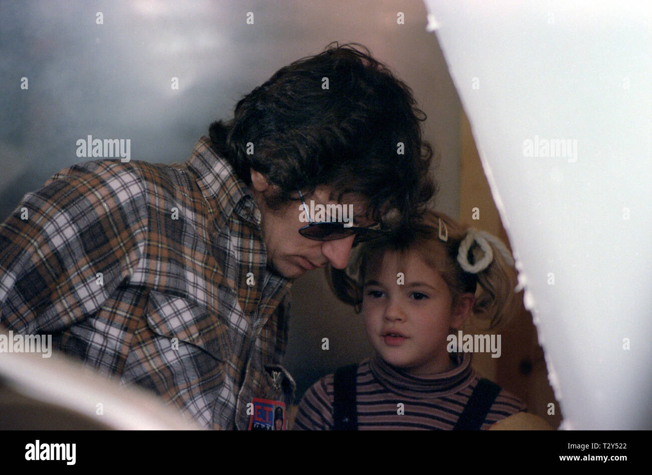 STEVEN SPIELBERG, DREW BARRYMORE, E.T. THE EXTRA-TERRESTRIAL, 1982 ...
