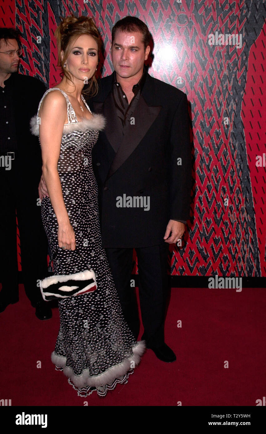 LOS ANGELES, CA. November 17, 2000: Actor RAY LIOTTA & wife at a ...