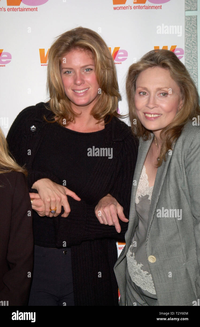 LOS ANGELES, CA. November 29, 2000: Model RACHEL HUNTER (left ...