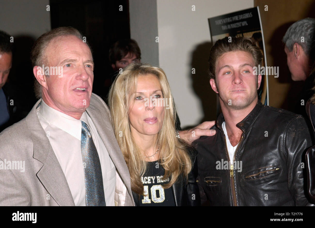 LOS ANGELES, CA. October 18, 2000: Actor JAMES CAAN & wife (left) with ...