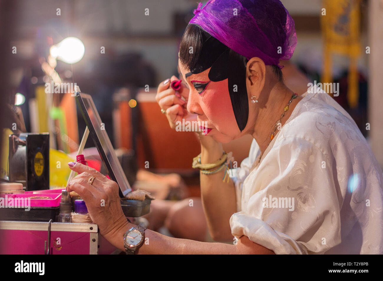 Chinese opera mask hi-res stock photography and images - Alamy