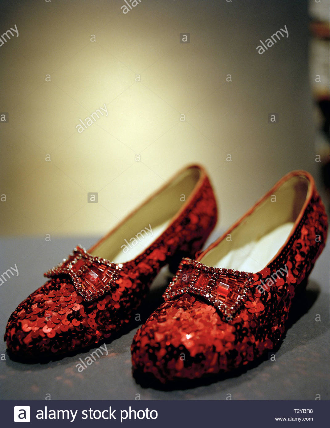 Ruby Slippers Stock Photos & Ruby Slippers Stock Images - Alamy