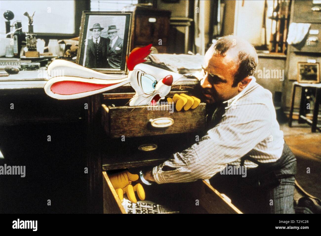 ROGER RABBIT, BOB HOSKINS, WHO FRAMED ROGER RABBIT, 1988 Stock Photo ...