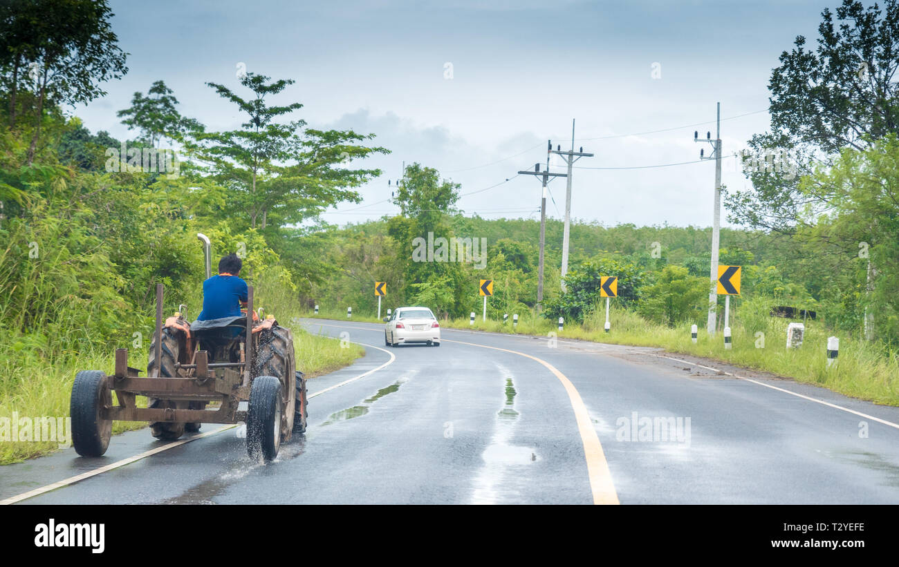 Car behind tractor hi-res stock photography and images - Alamy