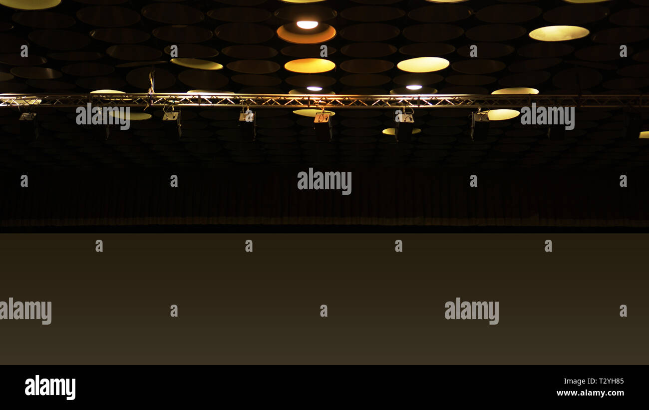 Spot lights and retro light bulbs in cinema hall on ceiling Stock Photo ...