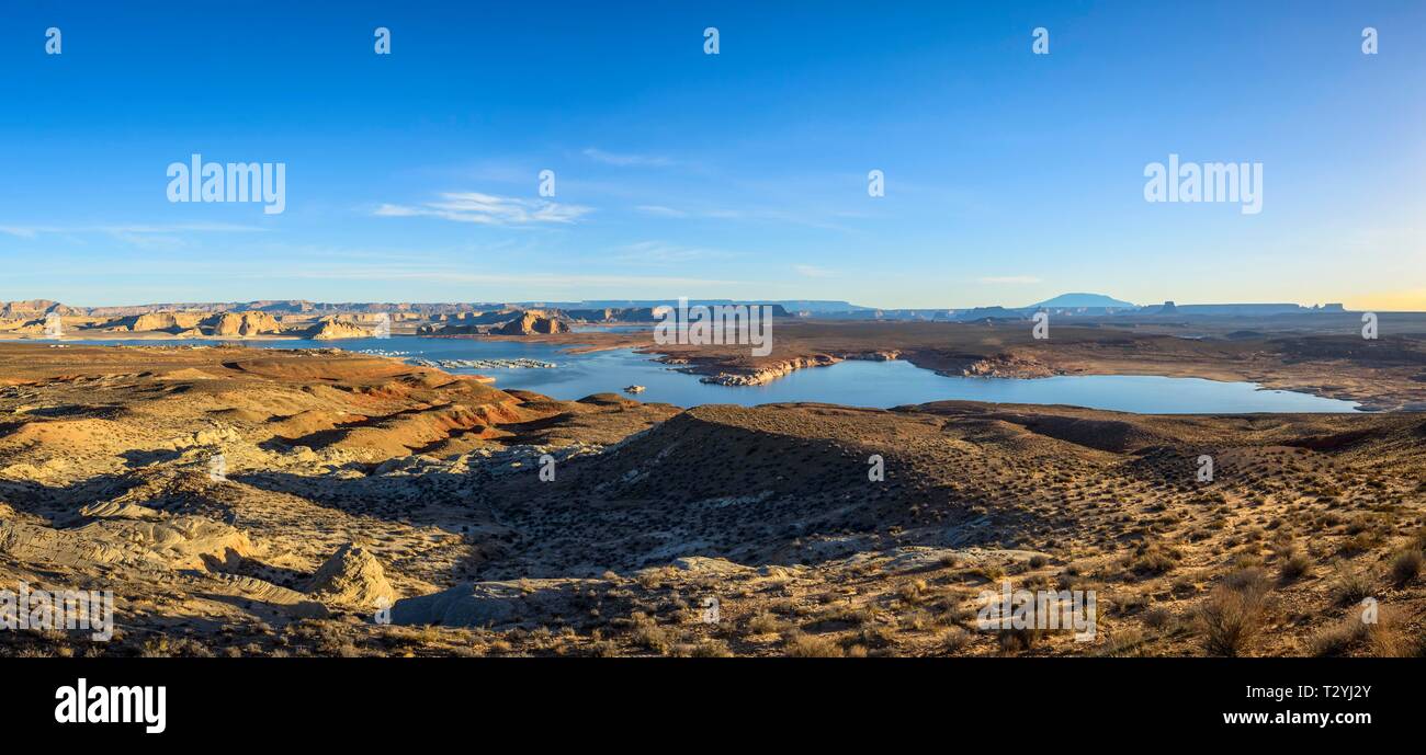Wahweap, Marina and Wahweap Bay, view from Wahweap Overlook to Lake ...