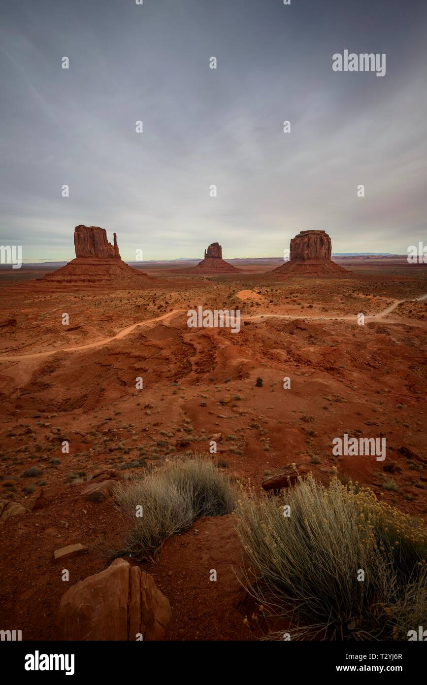 Mesas, West Mitten Butte, East Mitten Butte, Merrick Butte, Scenic ...