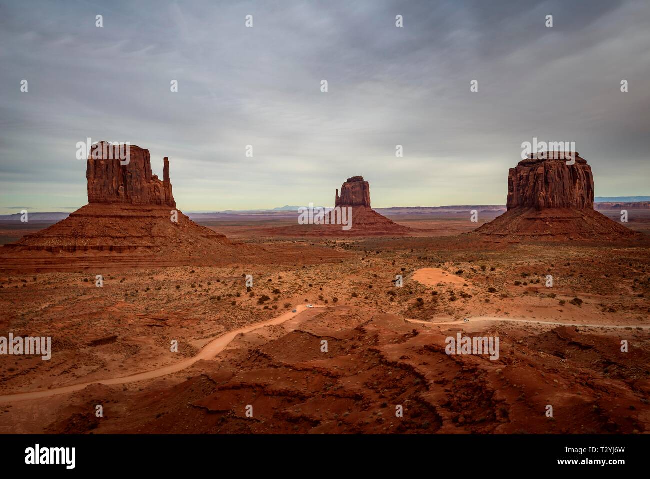 Mesas, West Mitten Butte, East Mitten Butte, Merrick Butte, Scenic ...