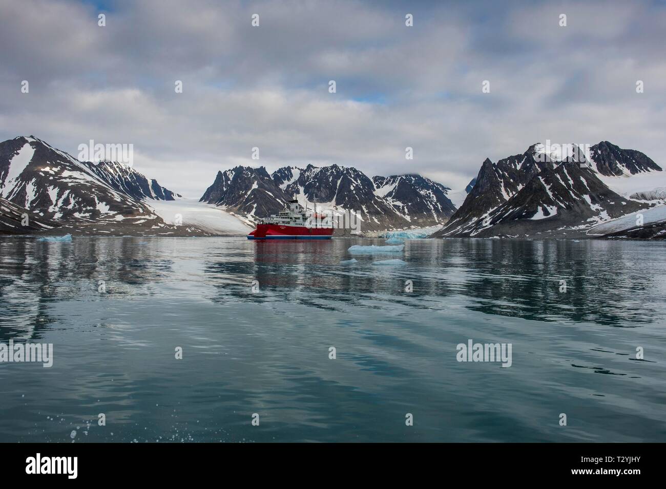 Expedition boat entering the Magdalenefjorden, Svalbard, Arctic, Norway ...